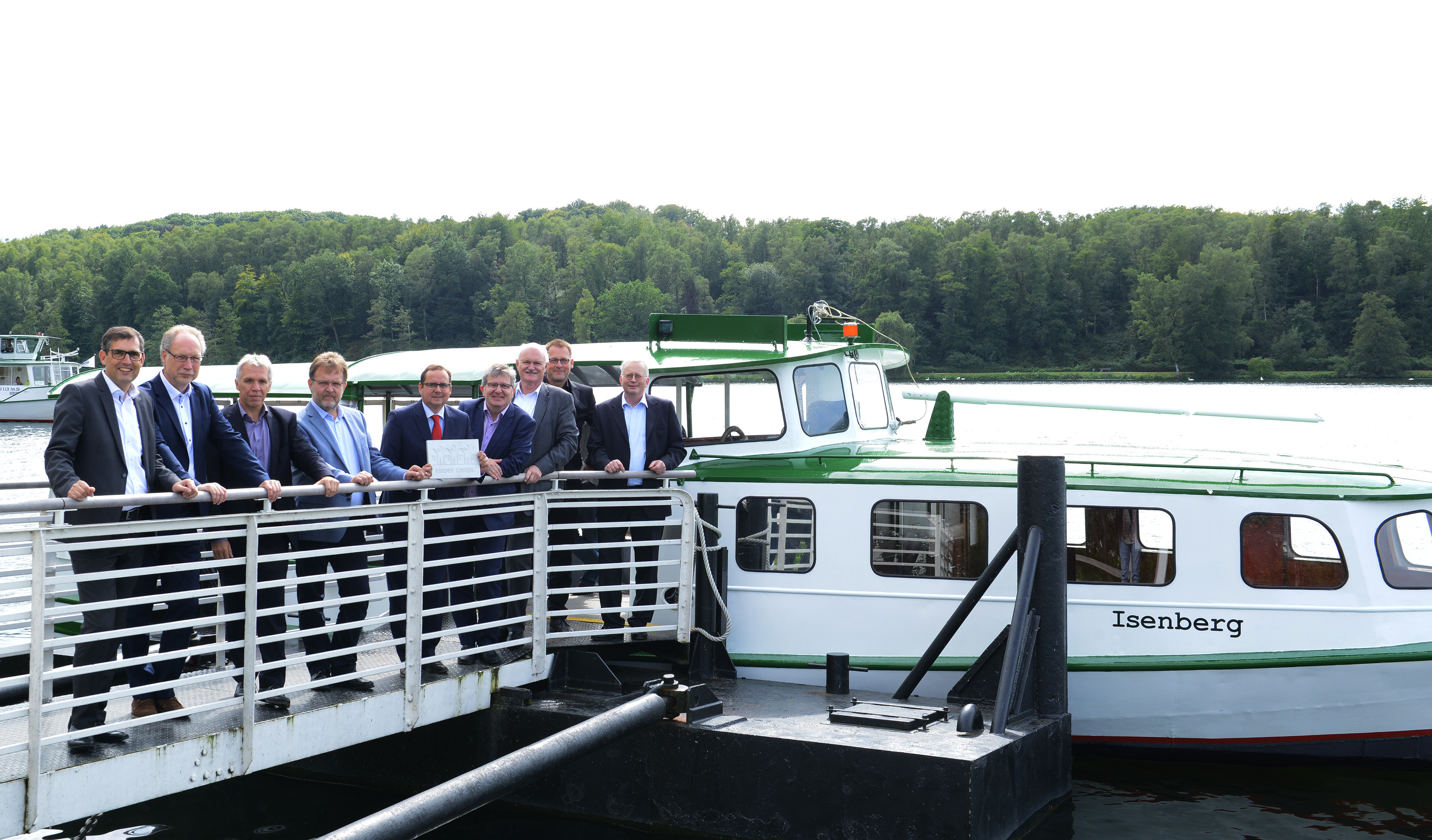 Auszeichnung des Projekts "Historische Fähre Isenberg" mit der Plakette ...