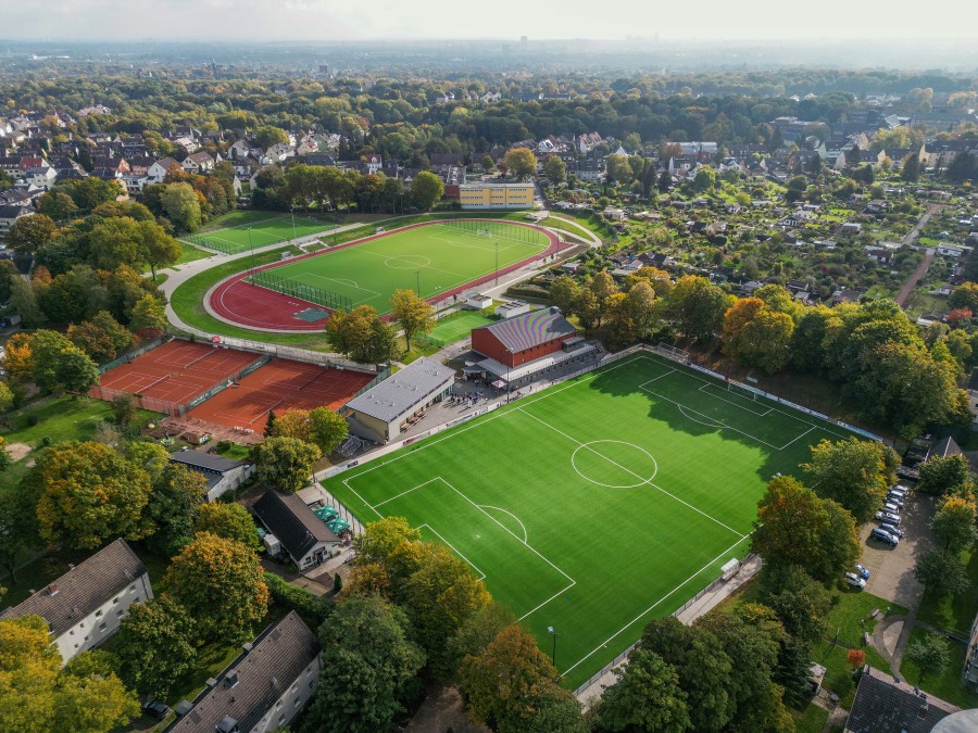 Bezirkssportanlage Am Wasserturm Frintrop: erneuerter Kunstrasen ...