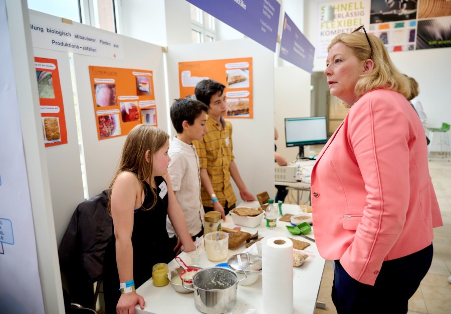 Bürgermeisterin Jacob bei Preisverleihung des Landeswettbewerbs NRW ...