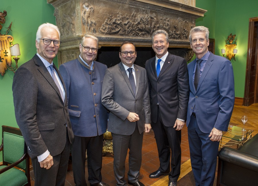 Oberbürgermeister Thomas Kufen begrüßt zur Abendveranstaltung der ODDO ...
