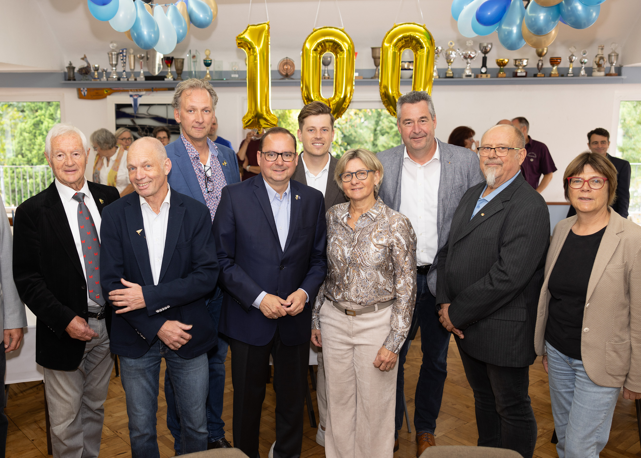 Oberbürgermeister Thomas Kufen gratuliert der KGW zum 100. Geburtstag ...