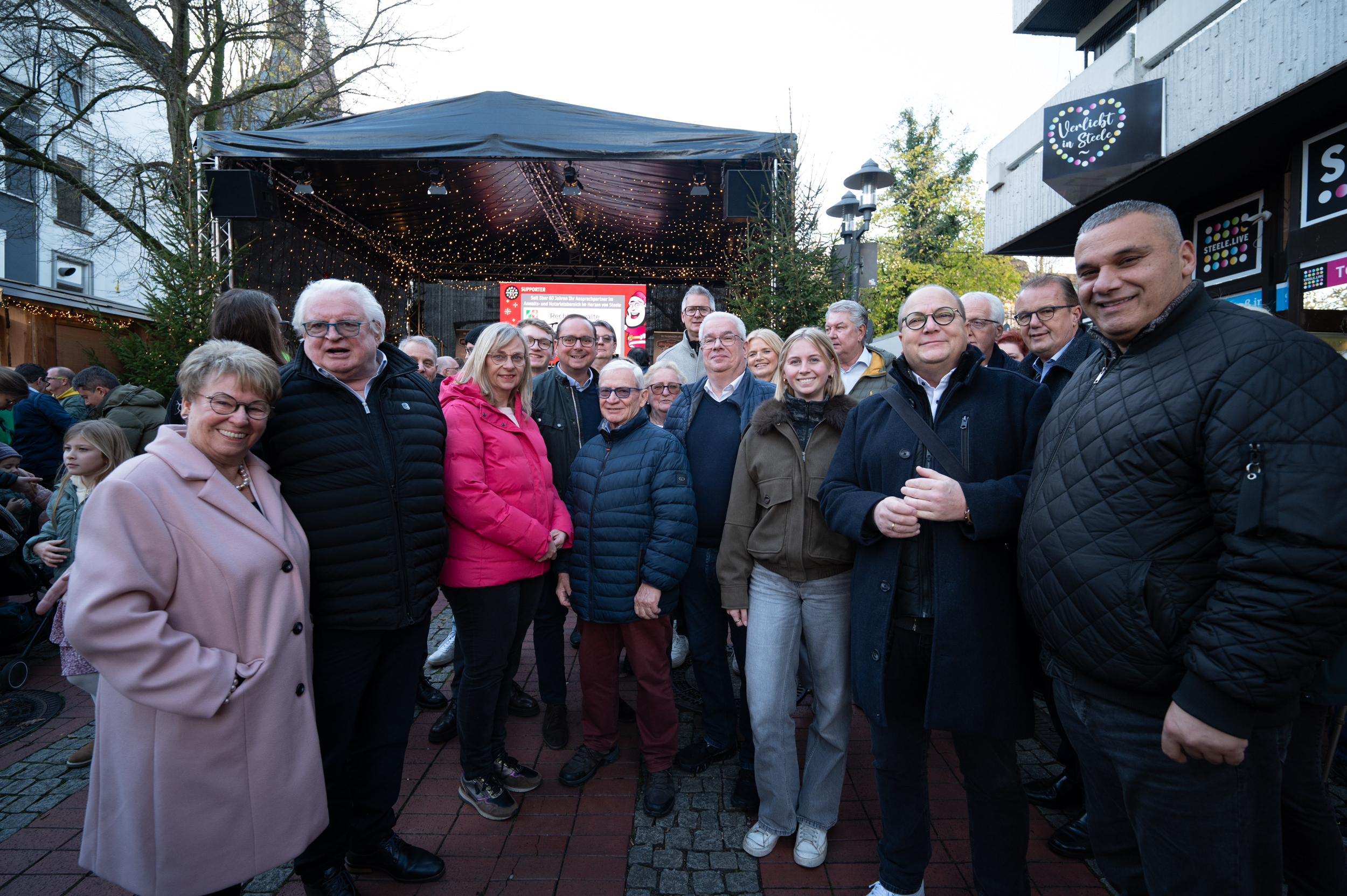 Oberbürgermeister eröffnet 49. Steeler Weihnachtsmarkt - essen.de